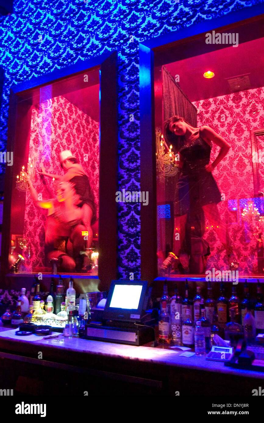 Scantily clad women hi-res stock photography and images - Alamy