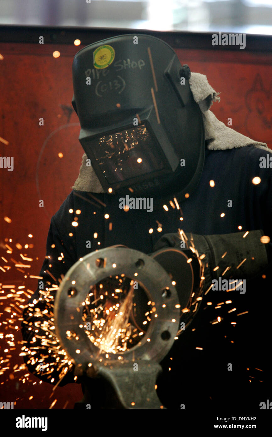 Ship fitter shop hi-res stock photography and images - Alamy