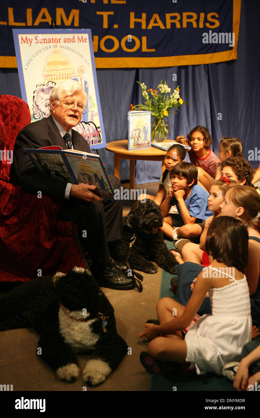 Jun 16, 2006; Manhattan, N.Y., USA; Senator EDWARD KENNEDY is seen at ...