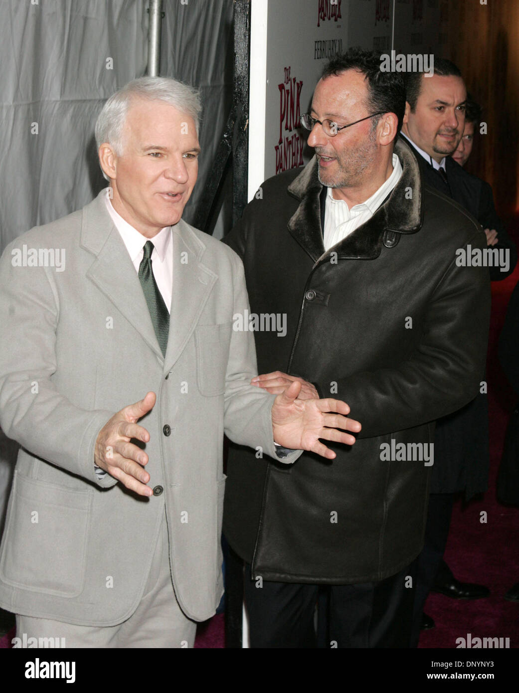 Steve martin jean reno the pink panther hi-res stock photography and ...