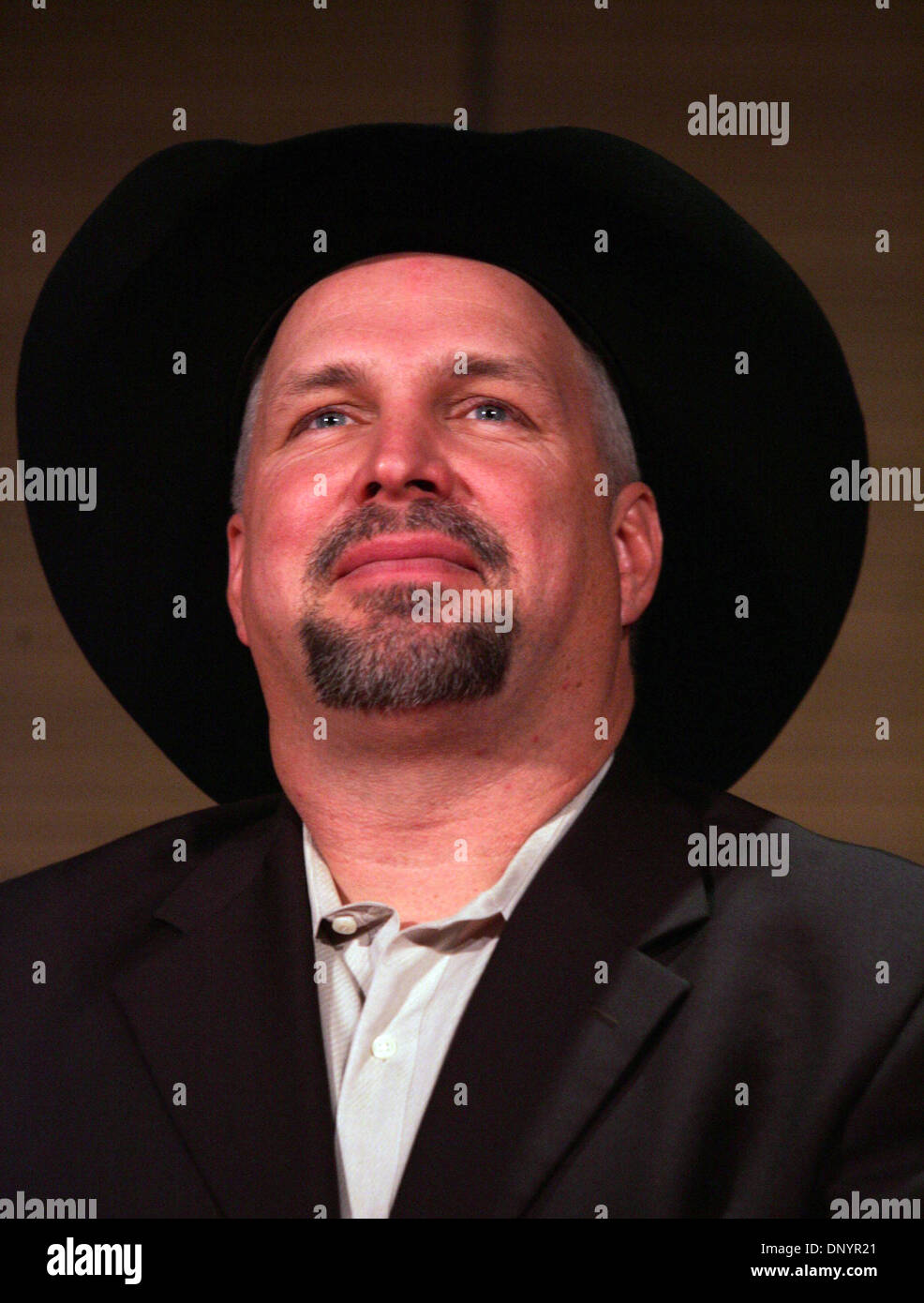 Feb 07, 2006; New York, NY, USA; Singer GARTH BROOKS at the opening of ...