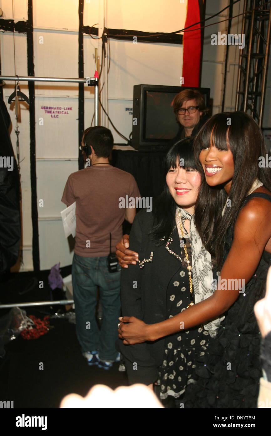 Anna sui naomi campbell hi-res stock photography and images - Alamy