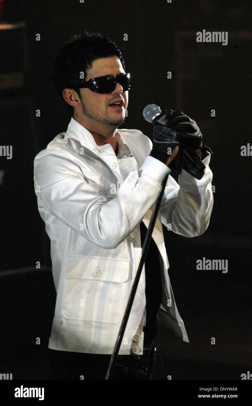 New lead singer hi-res stock photography and images - Alamy