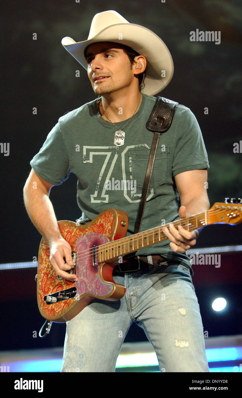 Full capacity crowd hi-res stock photography and images - Alamy