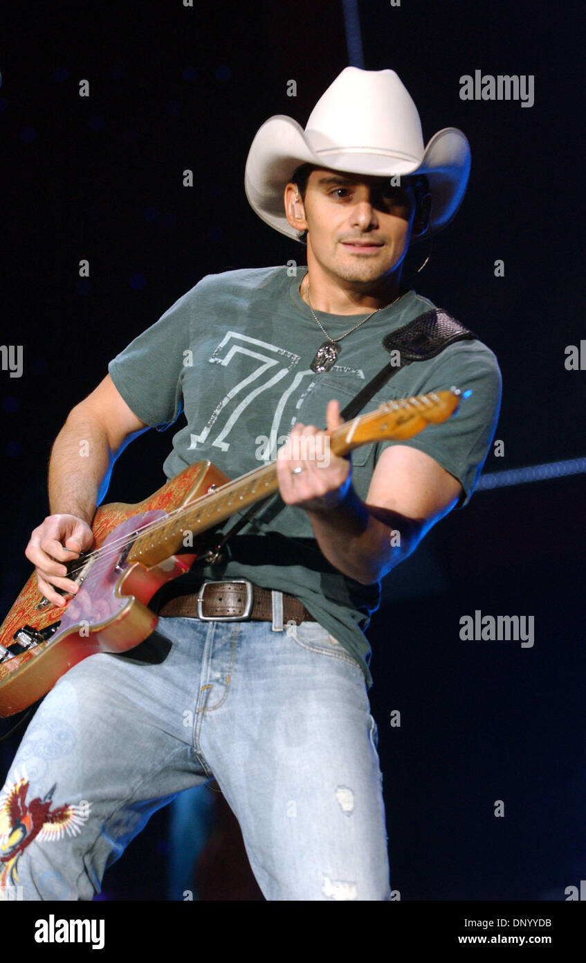 Full capacity crowd hi-res stock photography and images - Alamy