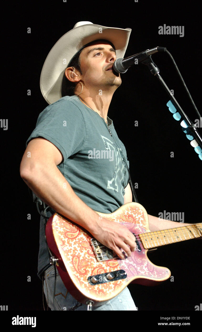 Full capacity crowd hi-res stock photography and images - Alamy