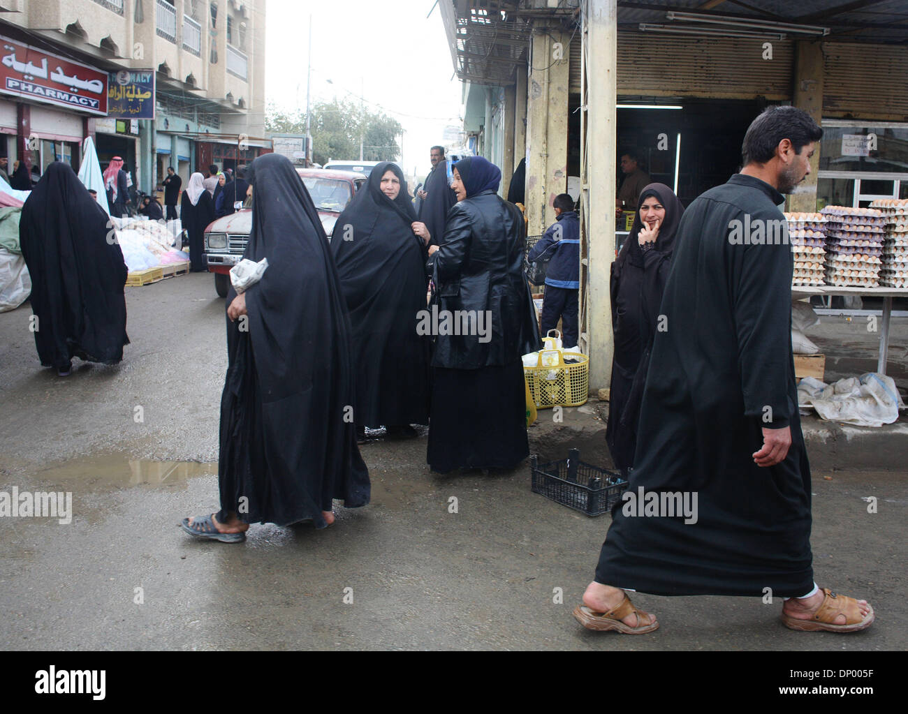 Feb 20, 2006; Fallujah, IRAQ; Street scenes of the Iraqi city of Al ...