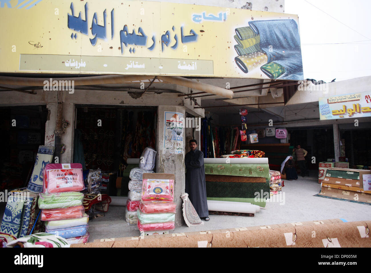 Feb 20, 2006; Fallujah, IRAQ; Street scenes of the Iraqi city of Al ...