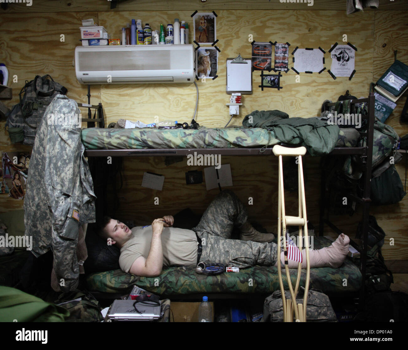 Soldier from 101st airborne division hi-res stock photography and ...