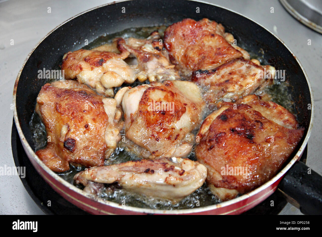 Cooking fried chicken in the pan Stock Photo - Alamy