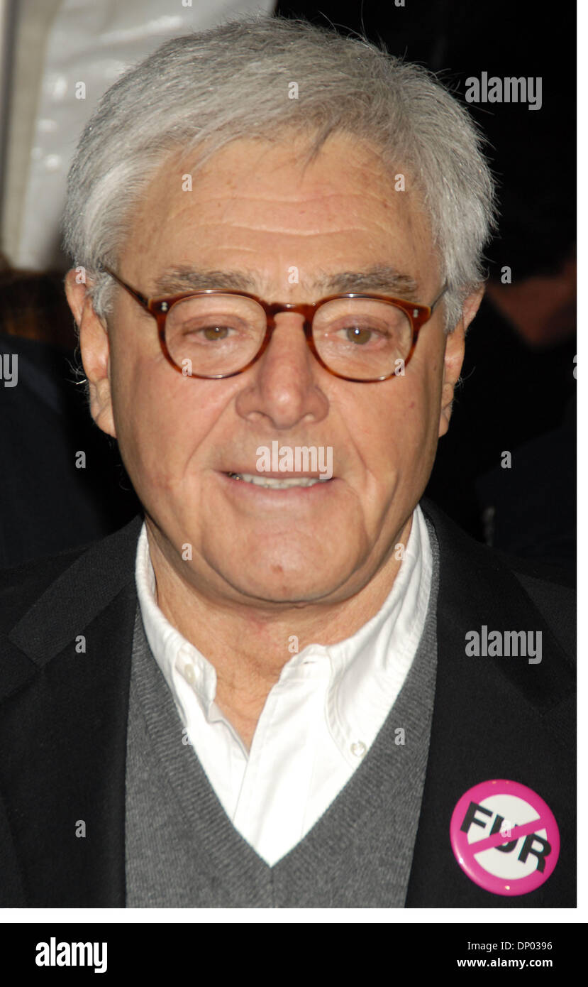 Richard donner director hi-res stock photography and images - Alamy