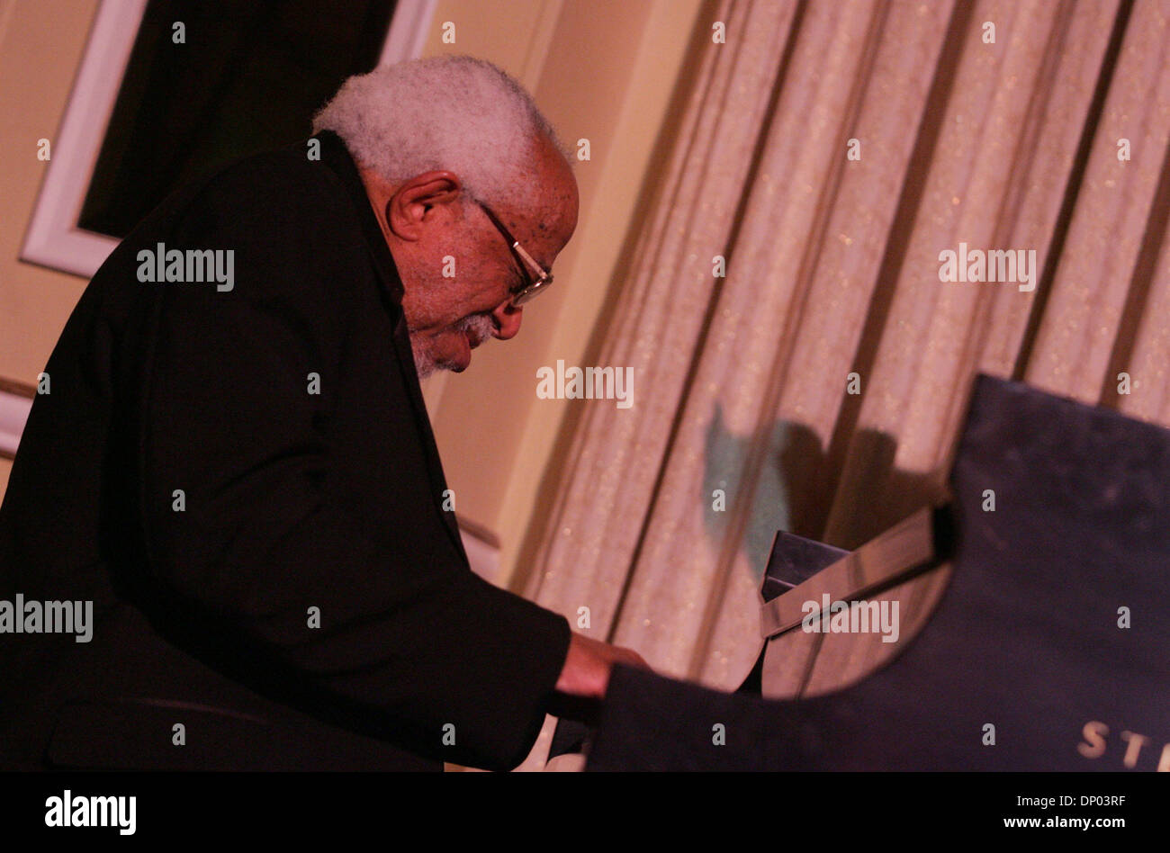 Feb 27, 2006; New York, NY, USA; Jazz artist honoree pianist BARRY ...