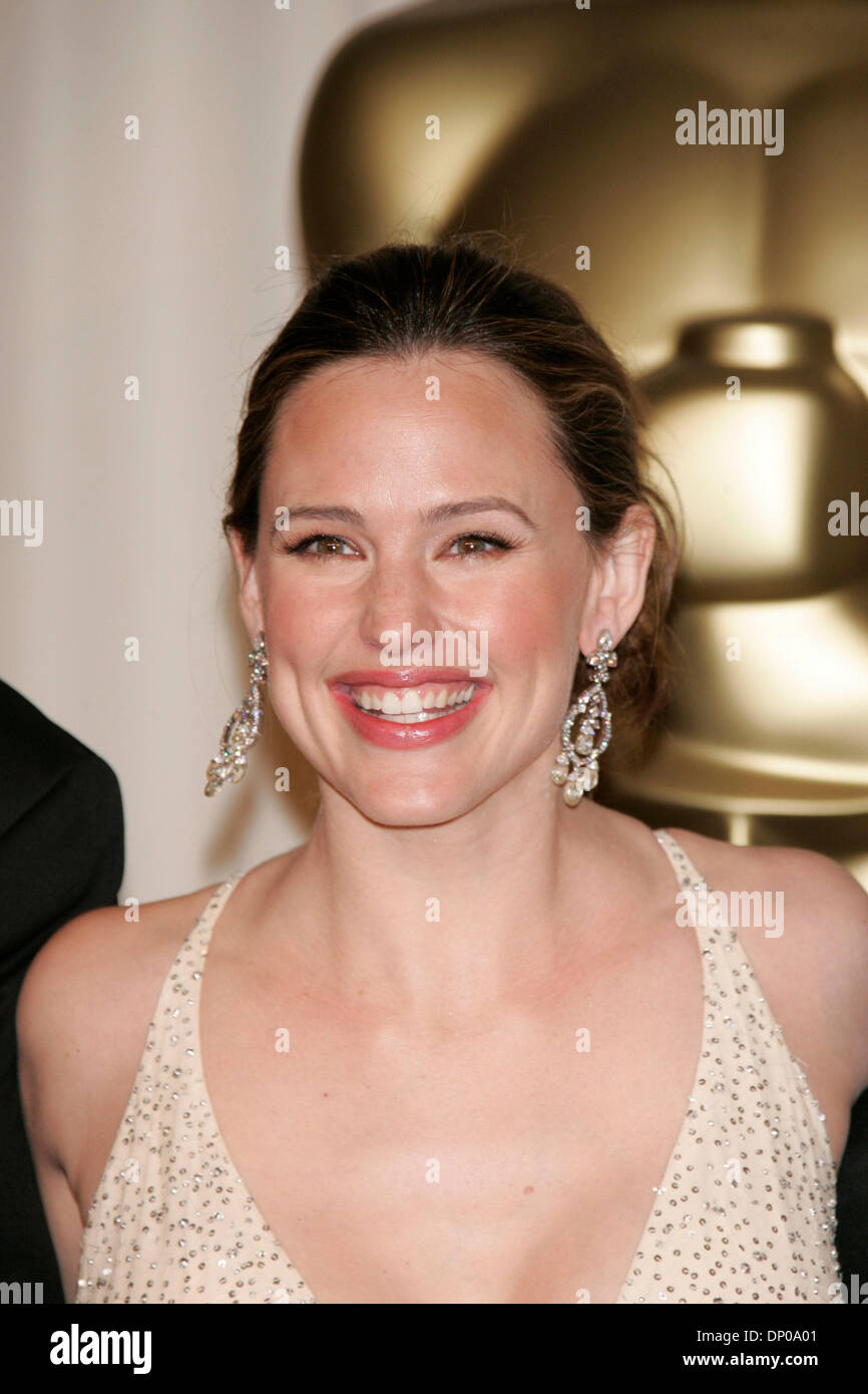 Jennifer garner in press room hi-res stock photography and images - Alamy