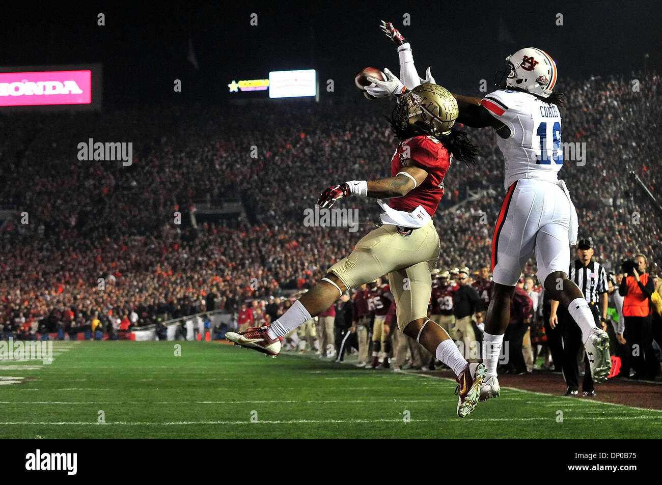 Linebacker christian jones hi-res stock photography and images - Alamy