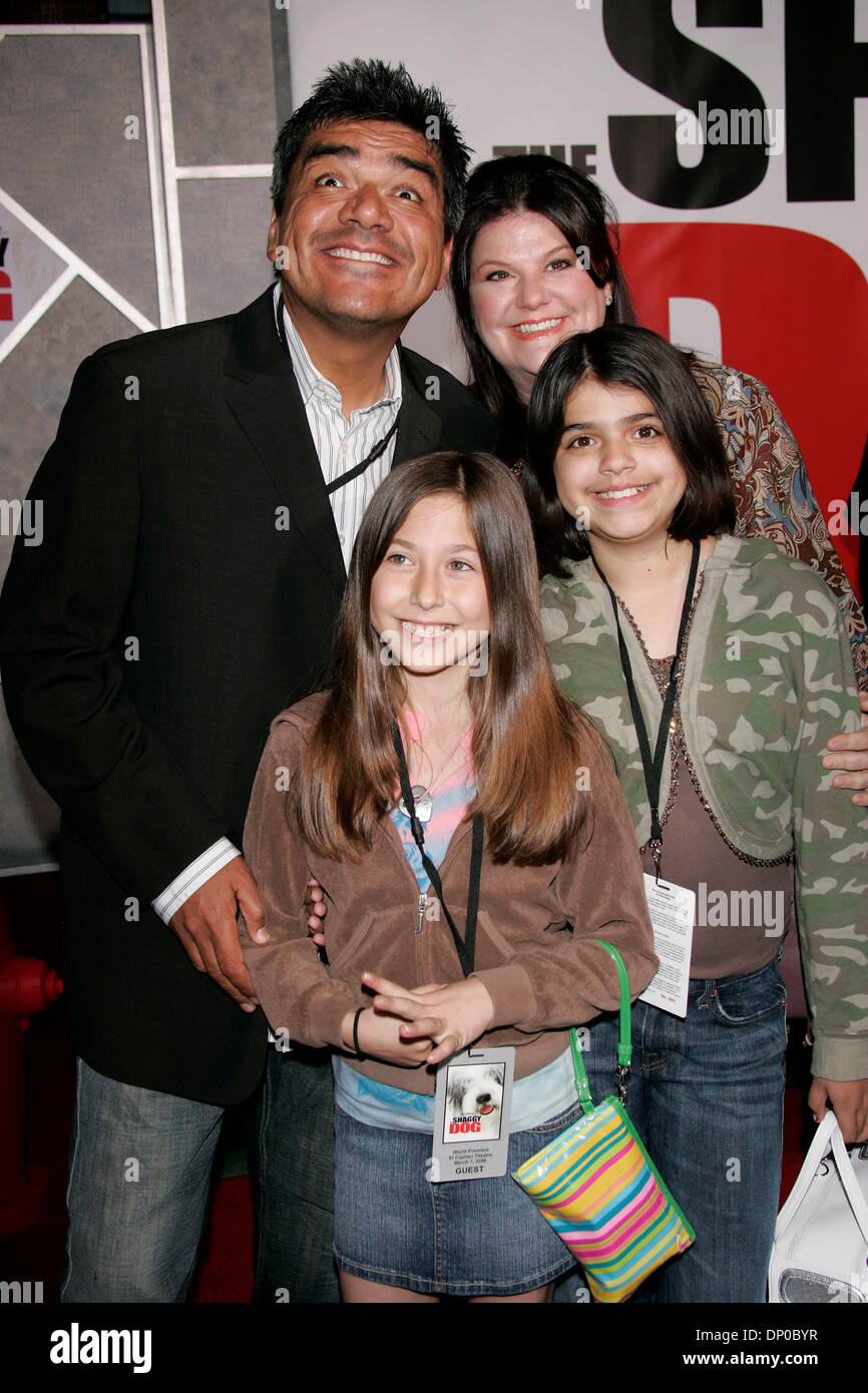 George lopez and family hi-res stock photography and images - Alamy