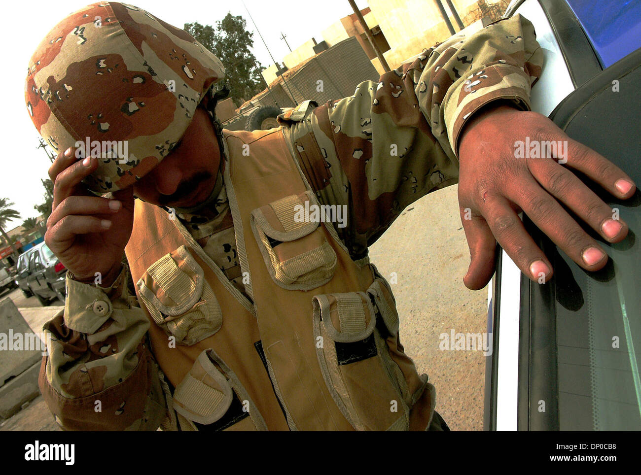 Mar 08, 2006; Ad Dawr, Saluhidin, IRAQ; An Iraqi soldier, or junedi ...
