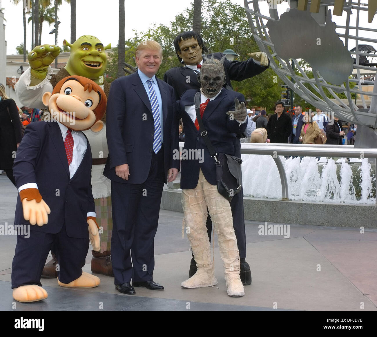 Donald trump the apprentice 2006 hi-res stock photography and images ...