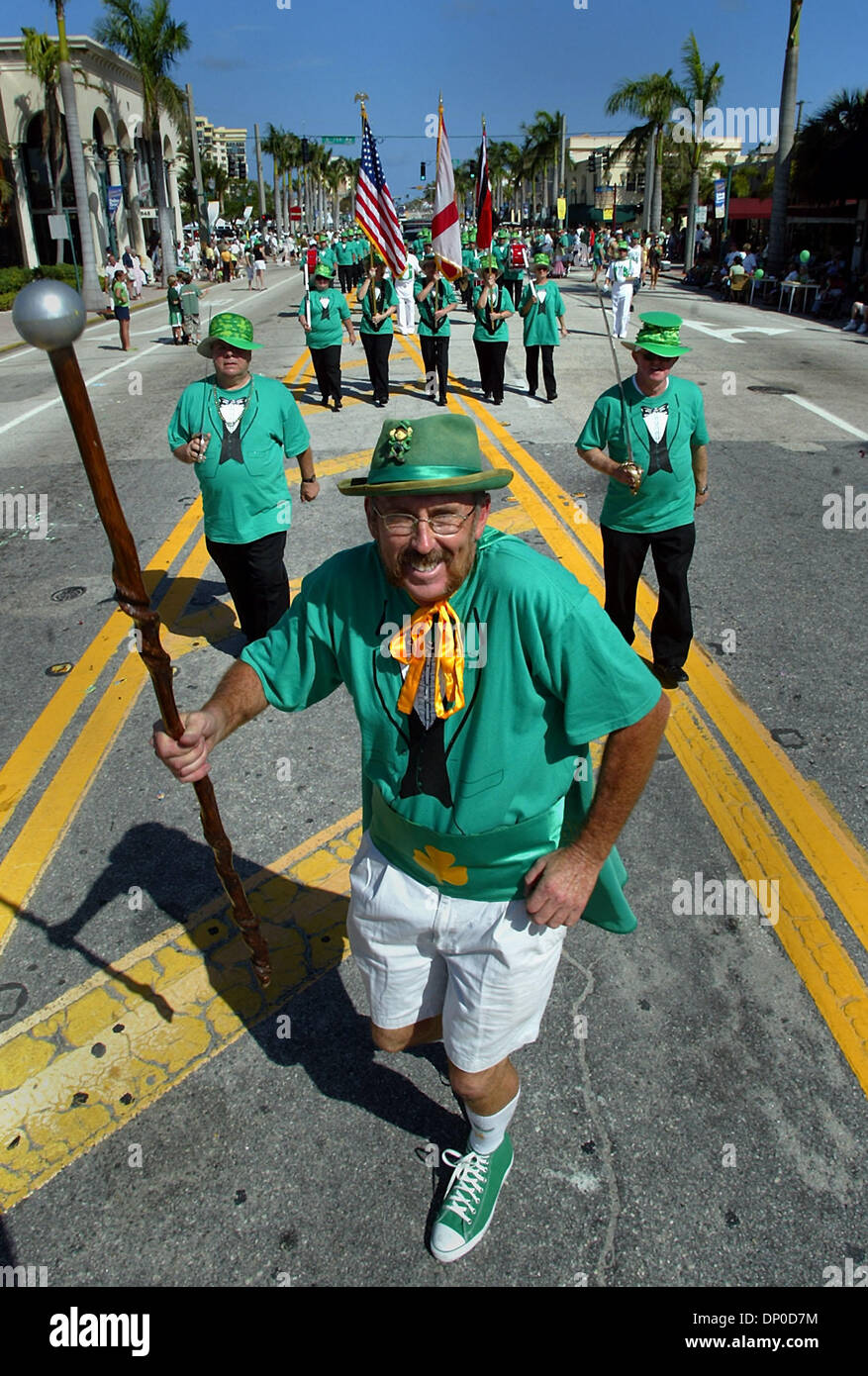 Bagpipe marching band in st patricks hi-res stock photography and ...