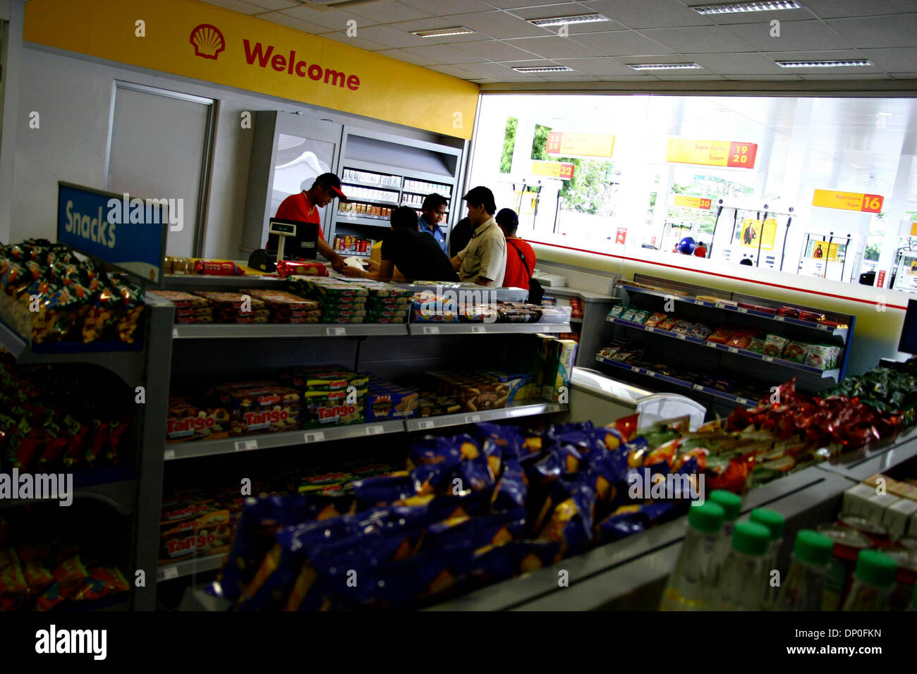 Mar 17, 2006; Jakarta, INDONESIA; At ShellÕs petrol station, customers ...