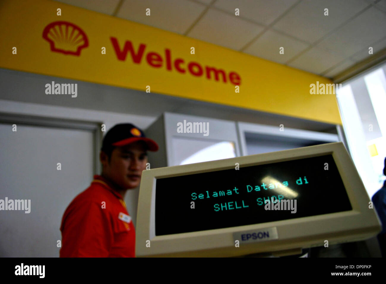 Mar 17, 2006; Jakarta, INDONESIA; At ShellÕs petrol station, customers ...