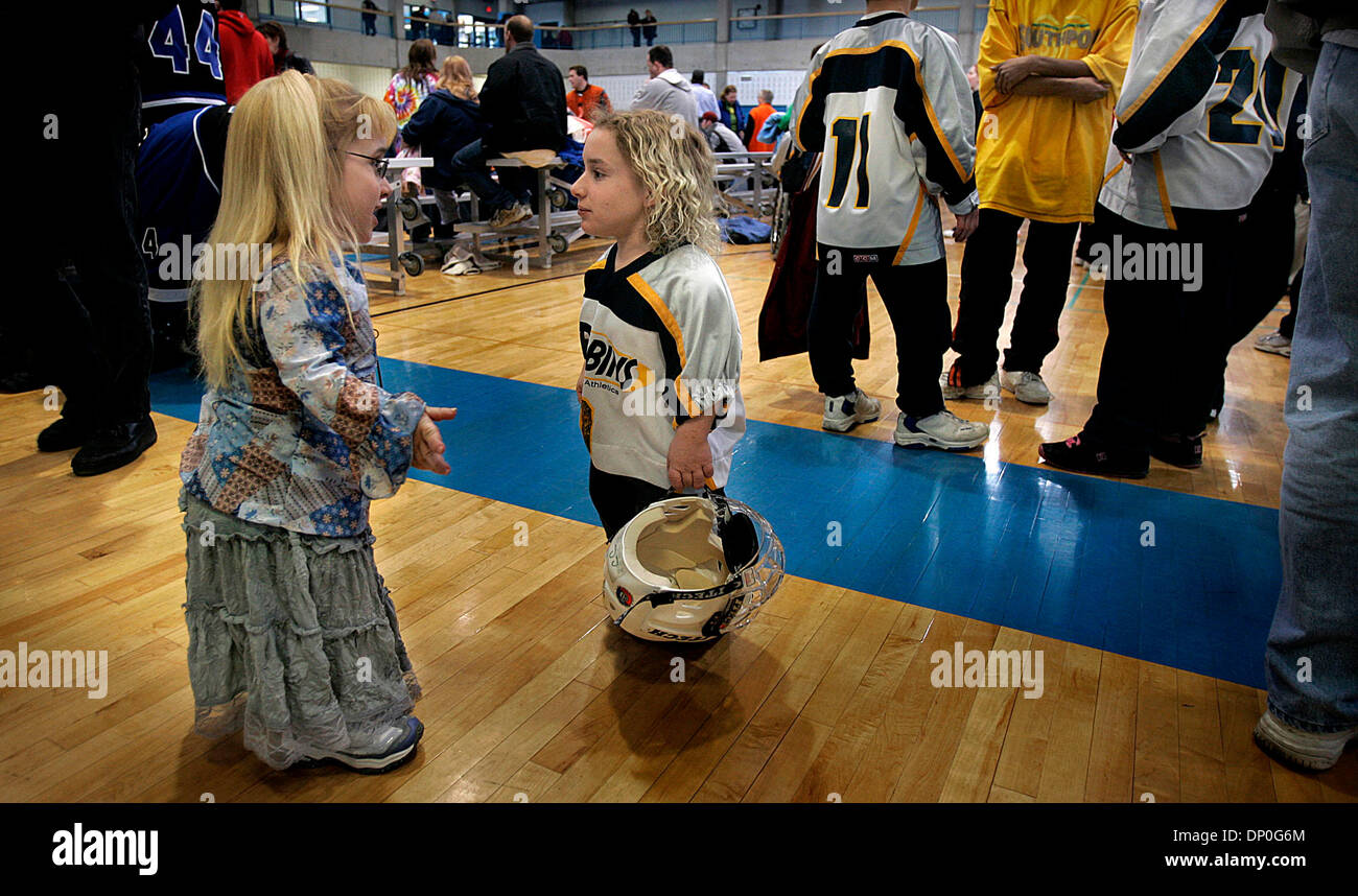 Dwarfism family hi-res stock photography and images - Alamy