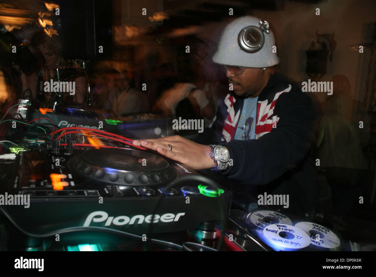 Mar 24, 2006; Miami, FL, USA; FELIX THE HOUSECAT performs during the ...
