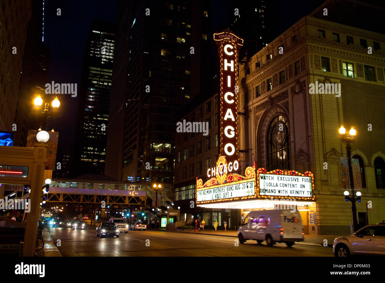 Chicago night street hi-res stock photography and images - Alamy
