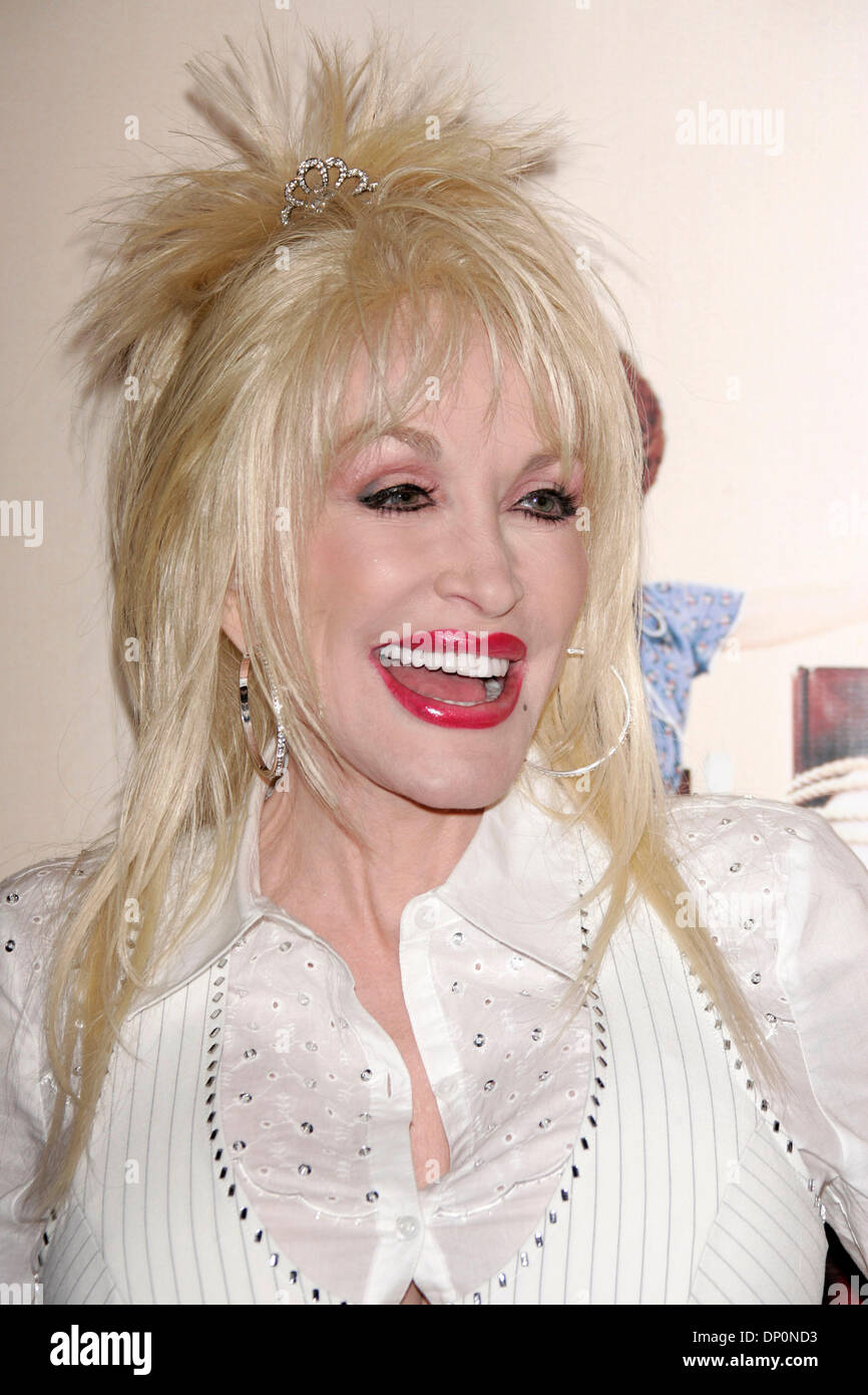 Doly parton hi-res stock photography and images - Alamy