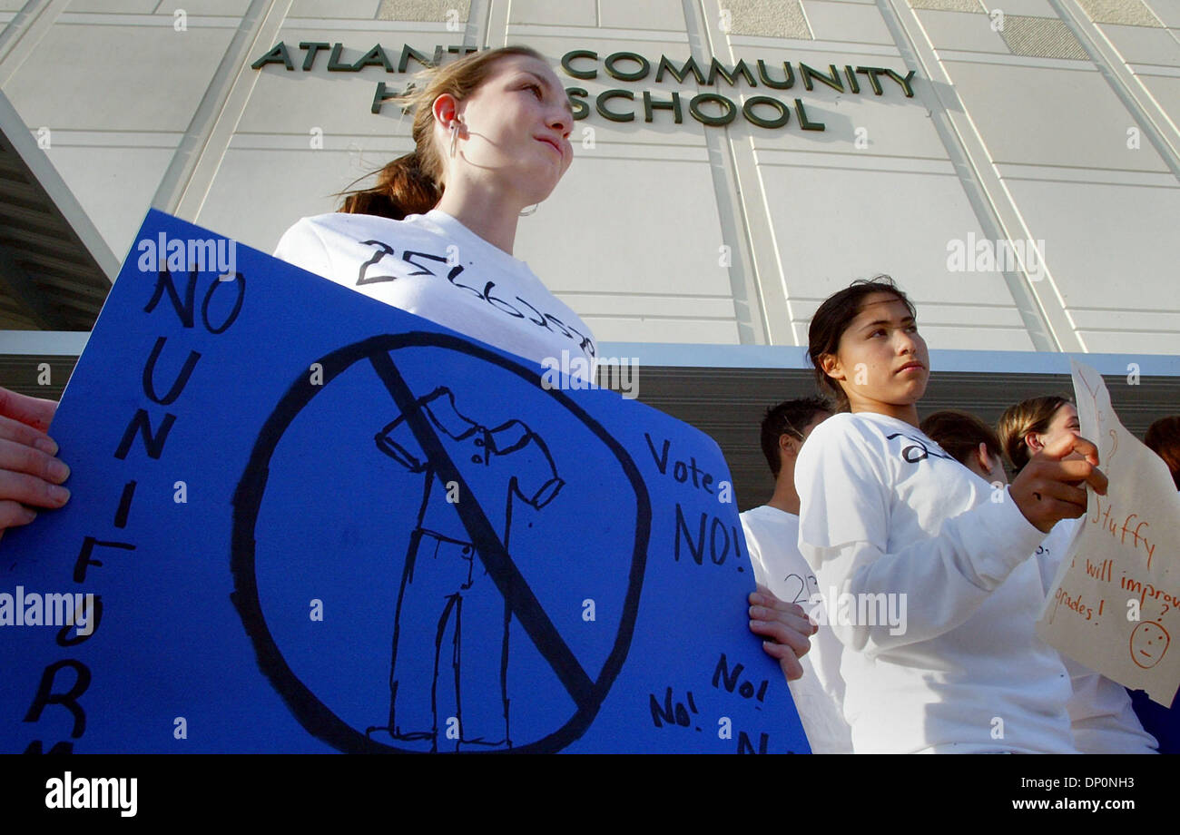 School dress code protest hi-res stock photography and images - Alamy