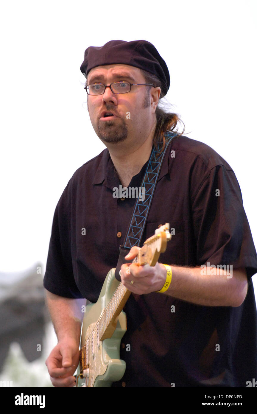 Greg koch performing hi-res stock photography and images - Alamy