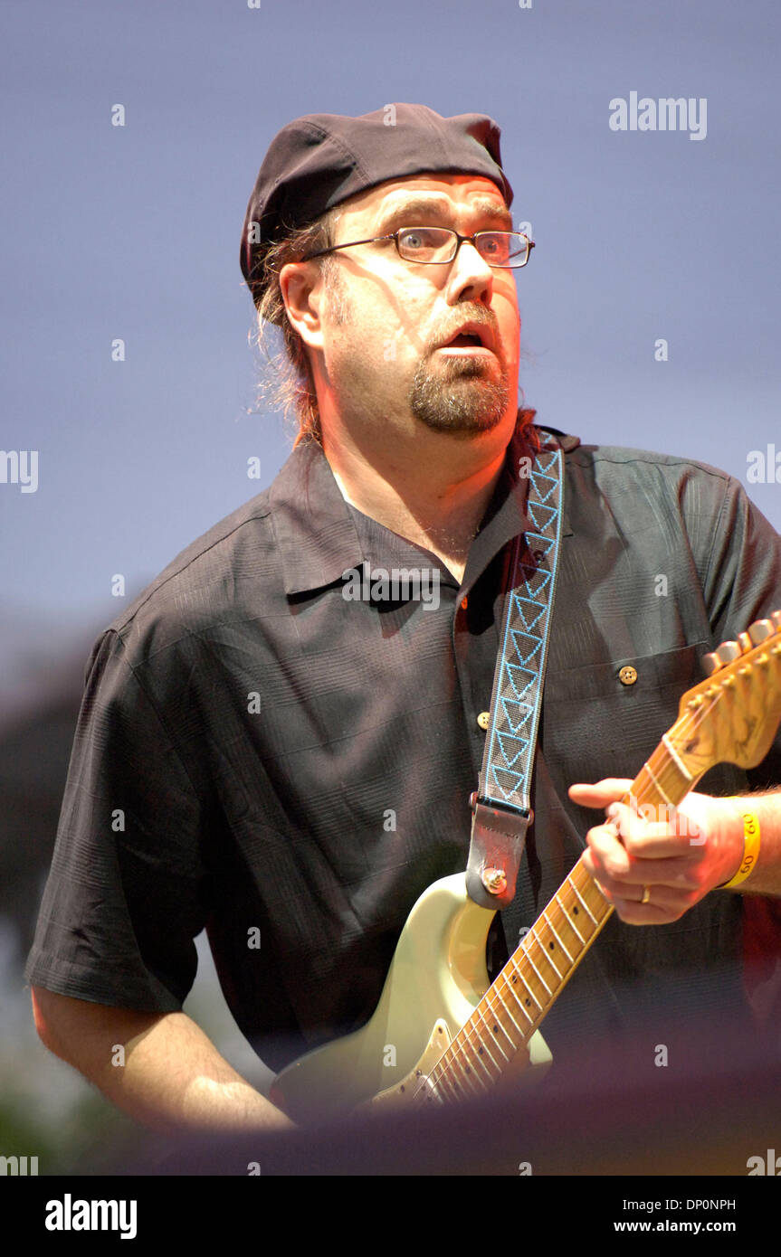 Greg koch performing hi-res stock photography and images - Alamy