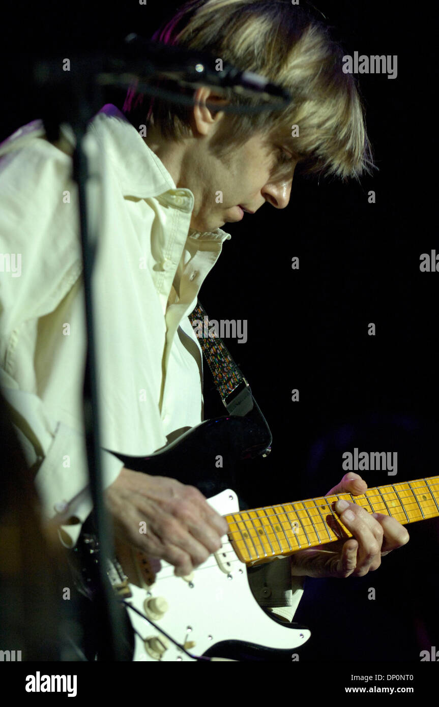 Mar 31, 2006; Tempe, AZ, USA; ERIC JOHNSON performing live at the Tempe ...