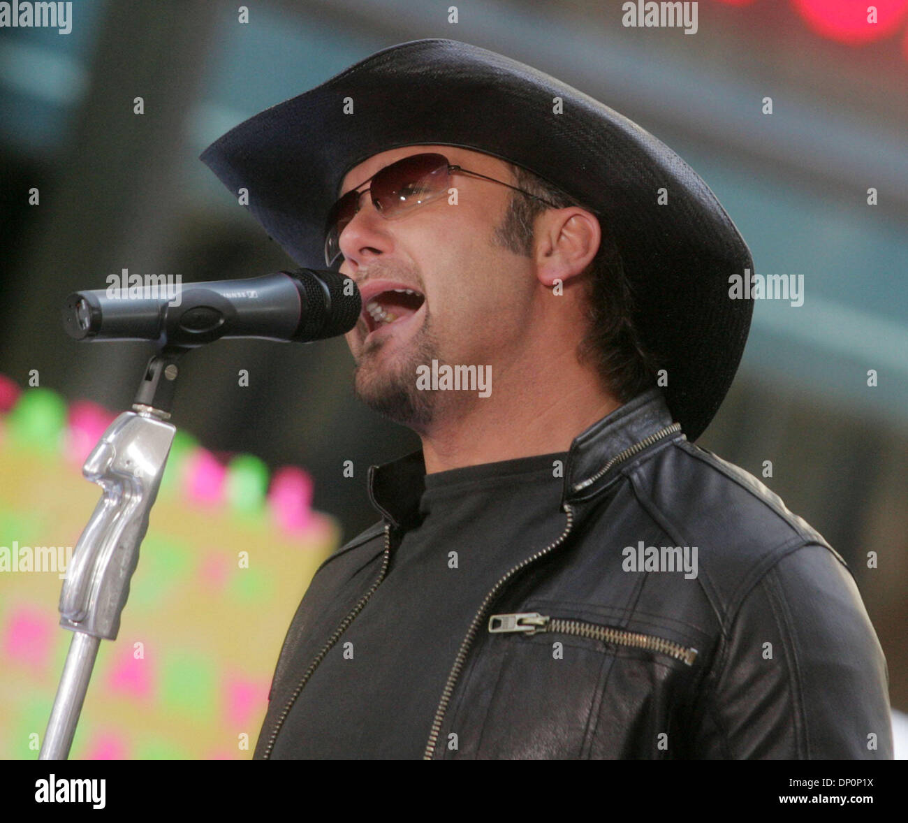 Mar 31, 2006; New York, NY, USA; Singer TIM MCGRAW performs on the ...
