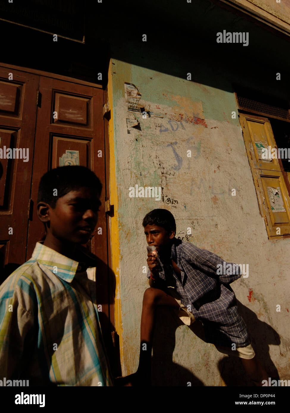 Mar 31, 2006; Chennai, Tamil Nadu, INDIA; Yound Indian boys hanging out ...