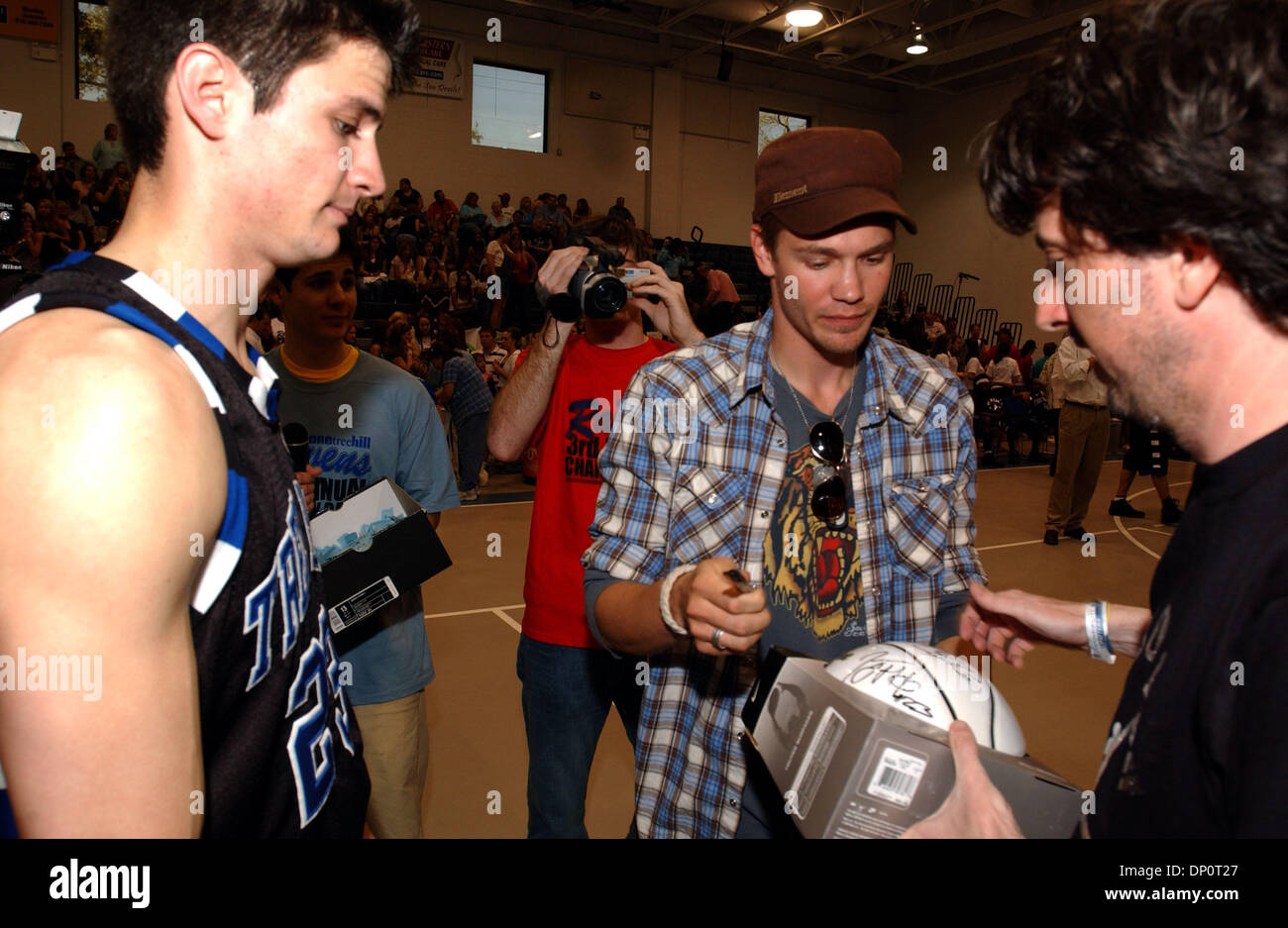 James Lafferty Brother James Lafferty and His Family: Girlfriend ...