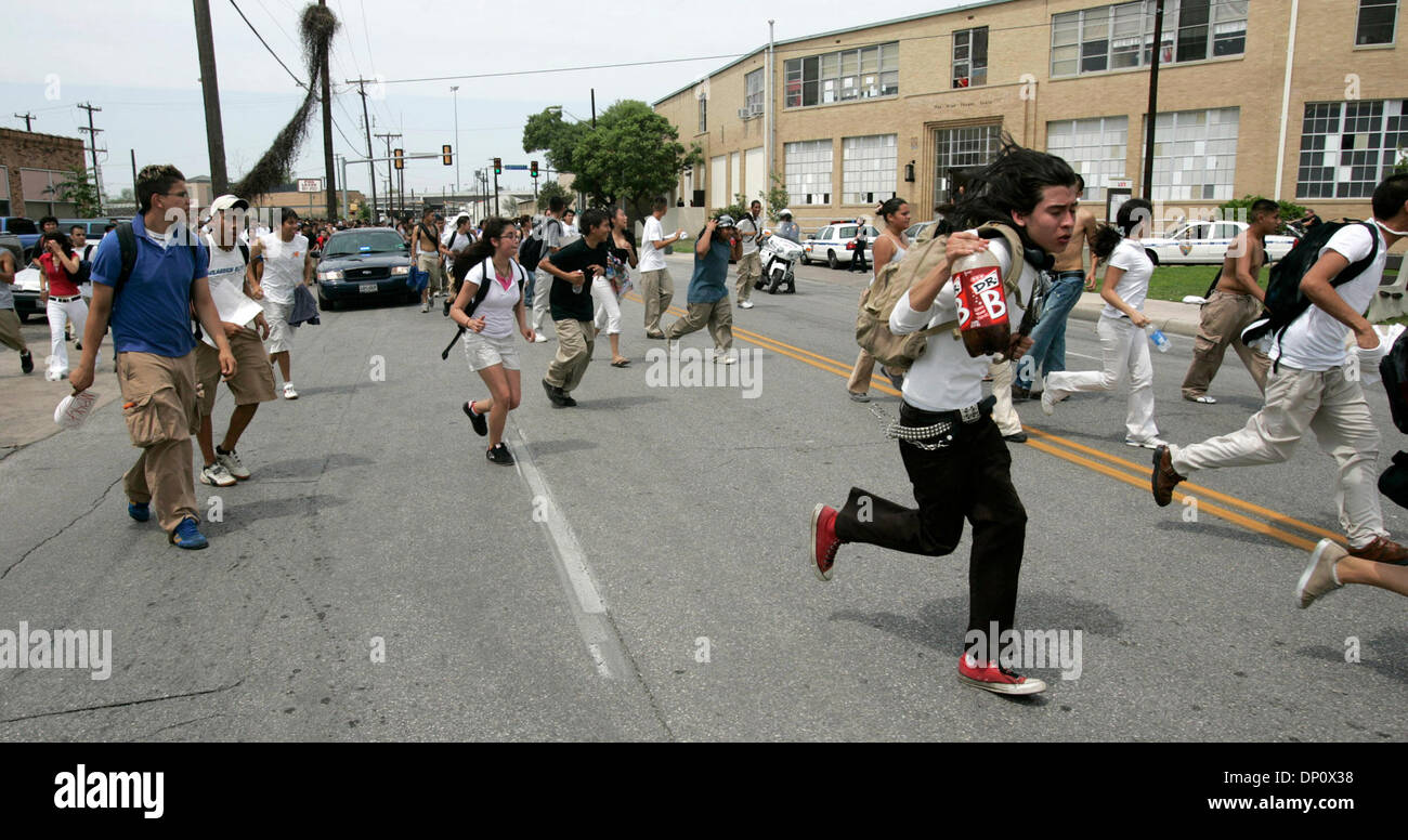 Apr 06, 2006; San Antonio, TX, USA; Area high school students run ...
