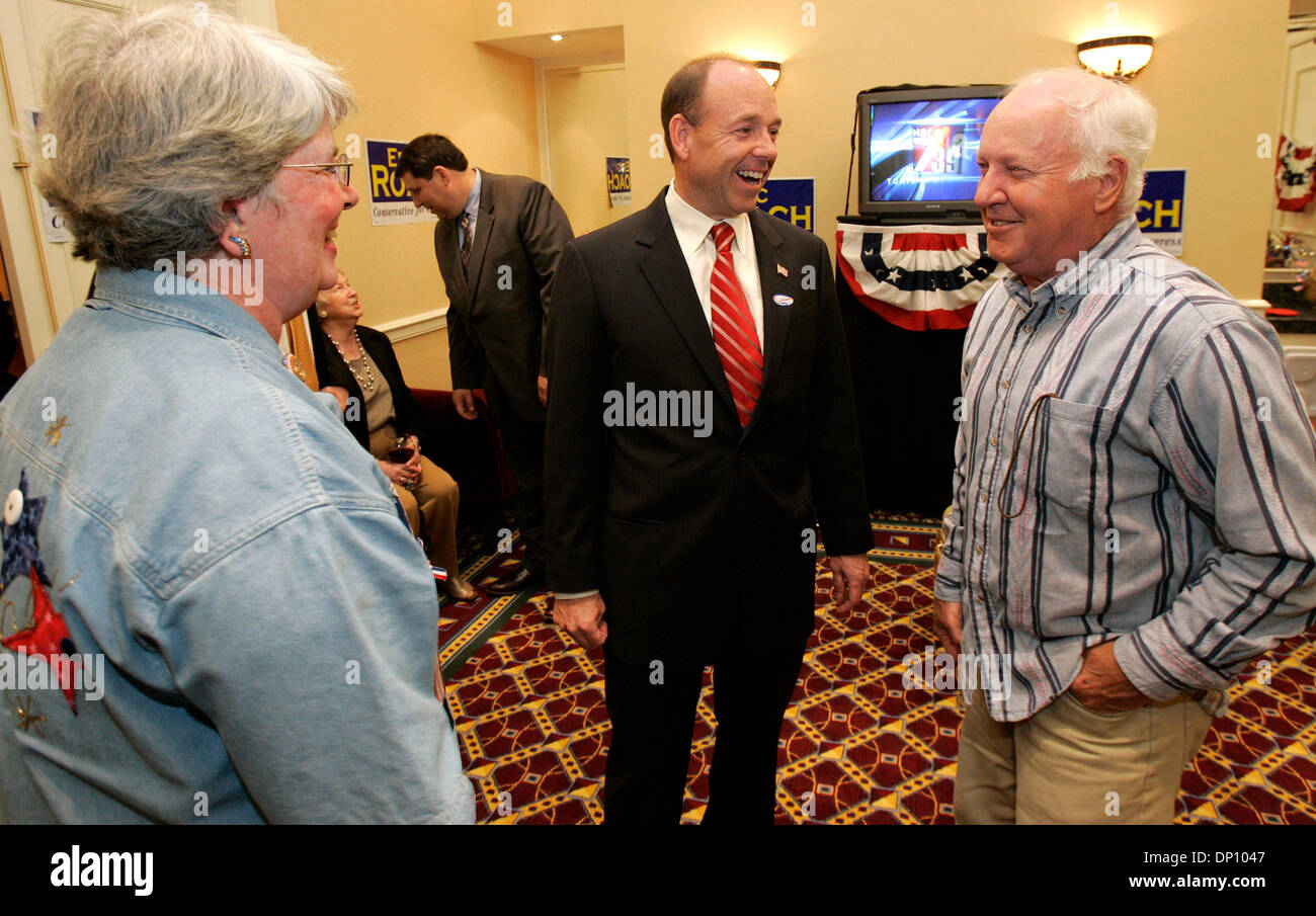 Apr 10, 2006; Del Mar, CA, USA; ERIC ROACH (center) talks with ...
