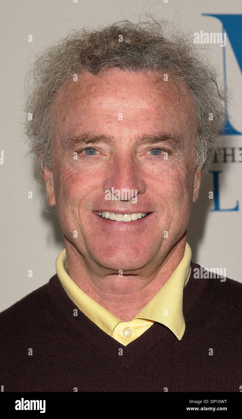 Actor kevin dobson hi-res stock photography and images - Alamy