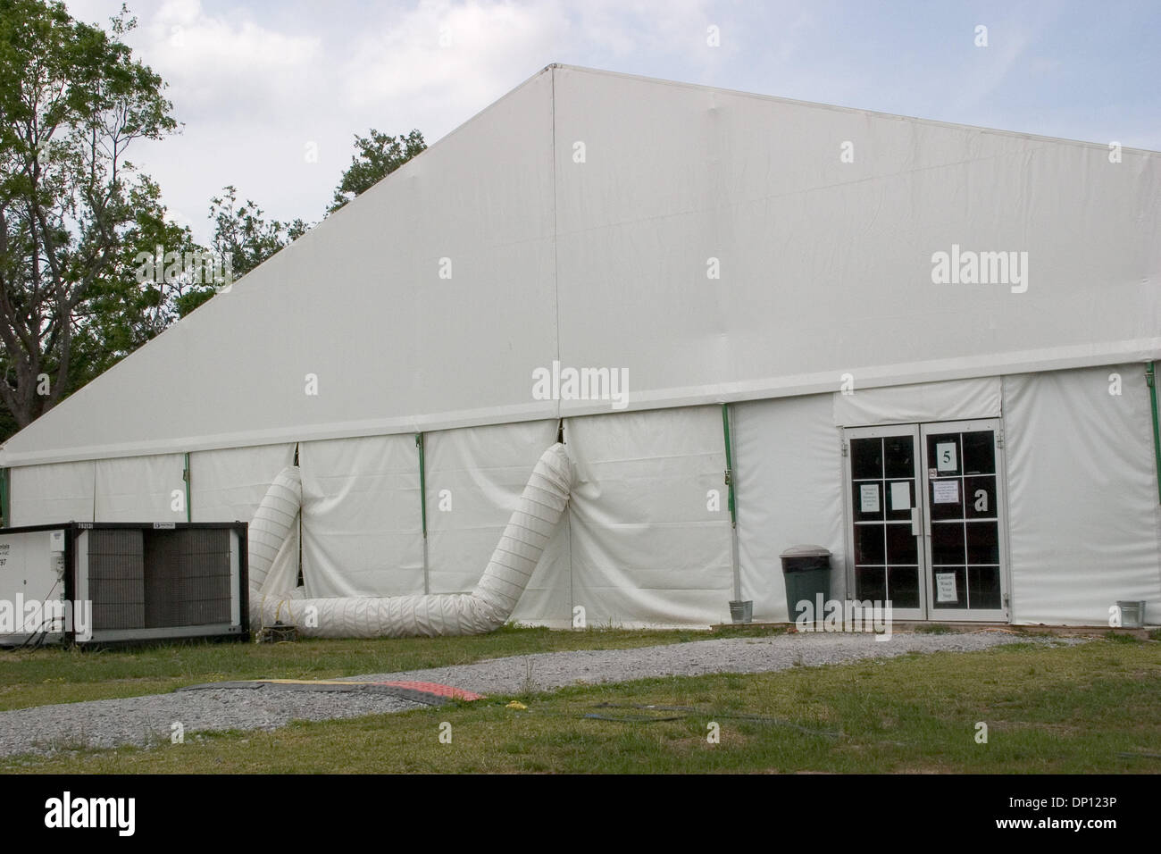 Fema tent hi-res stock photography and images - Alamy