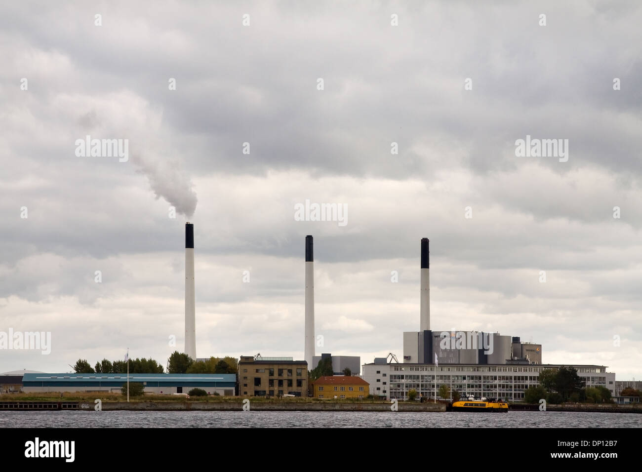 Smoke construction in cities hi-res stock photography and images - Alamy