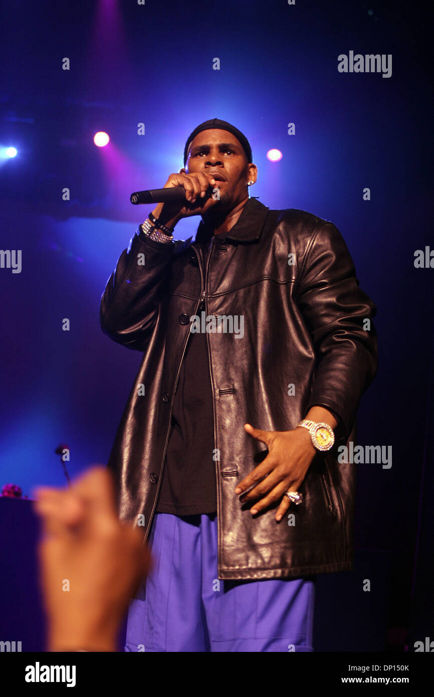 R kelly music hi-res stock photography and images - Alamy