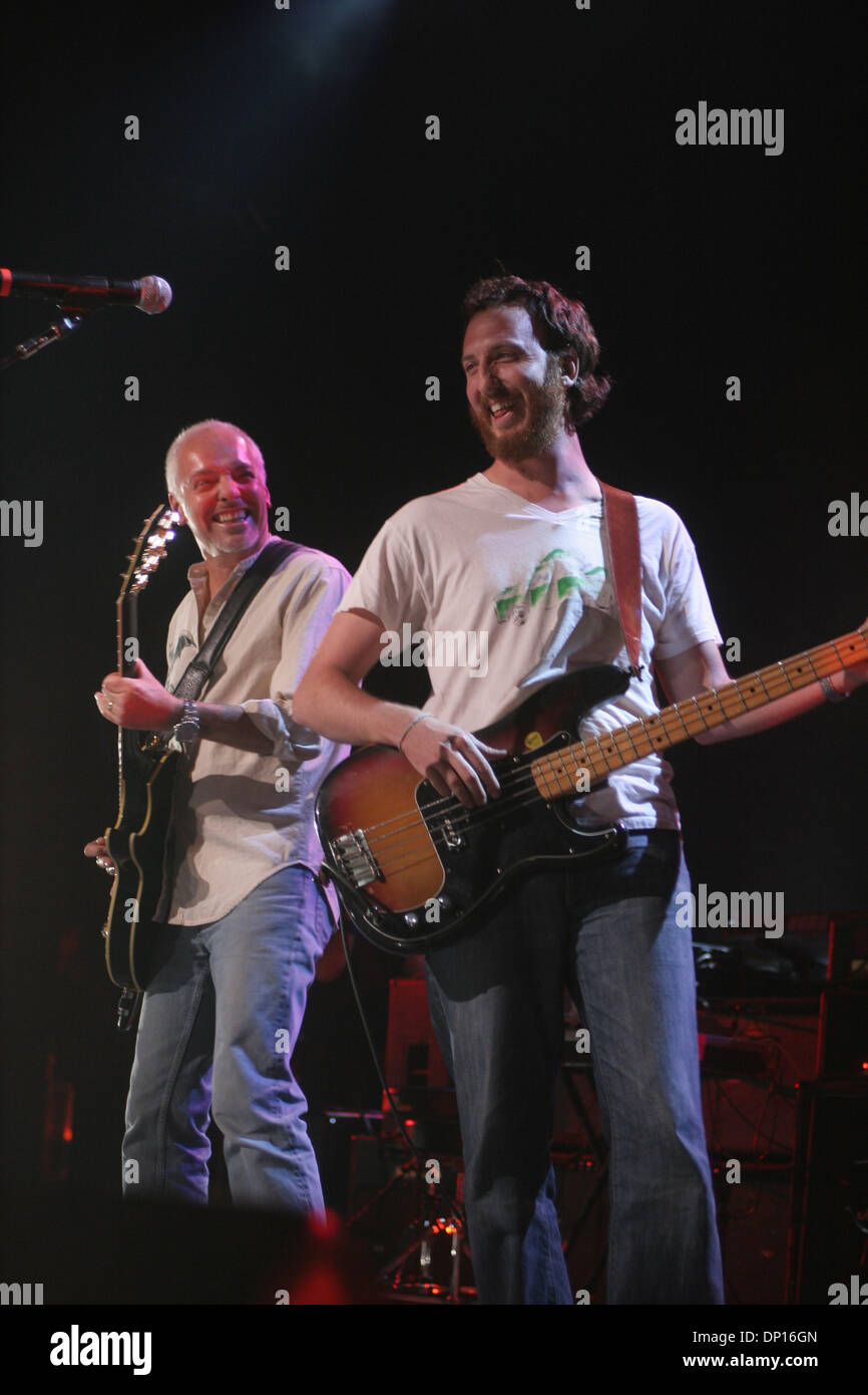 Apr 20, 2006; New York, NY, USA; 'Guster' lead singer with Peter ...
