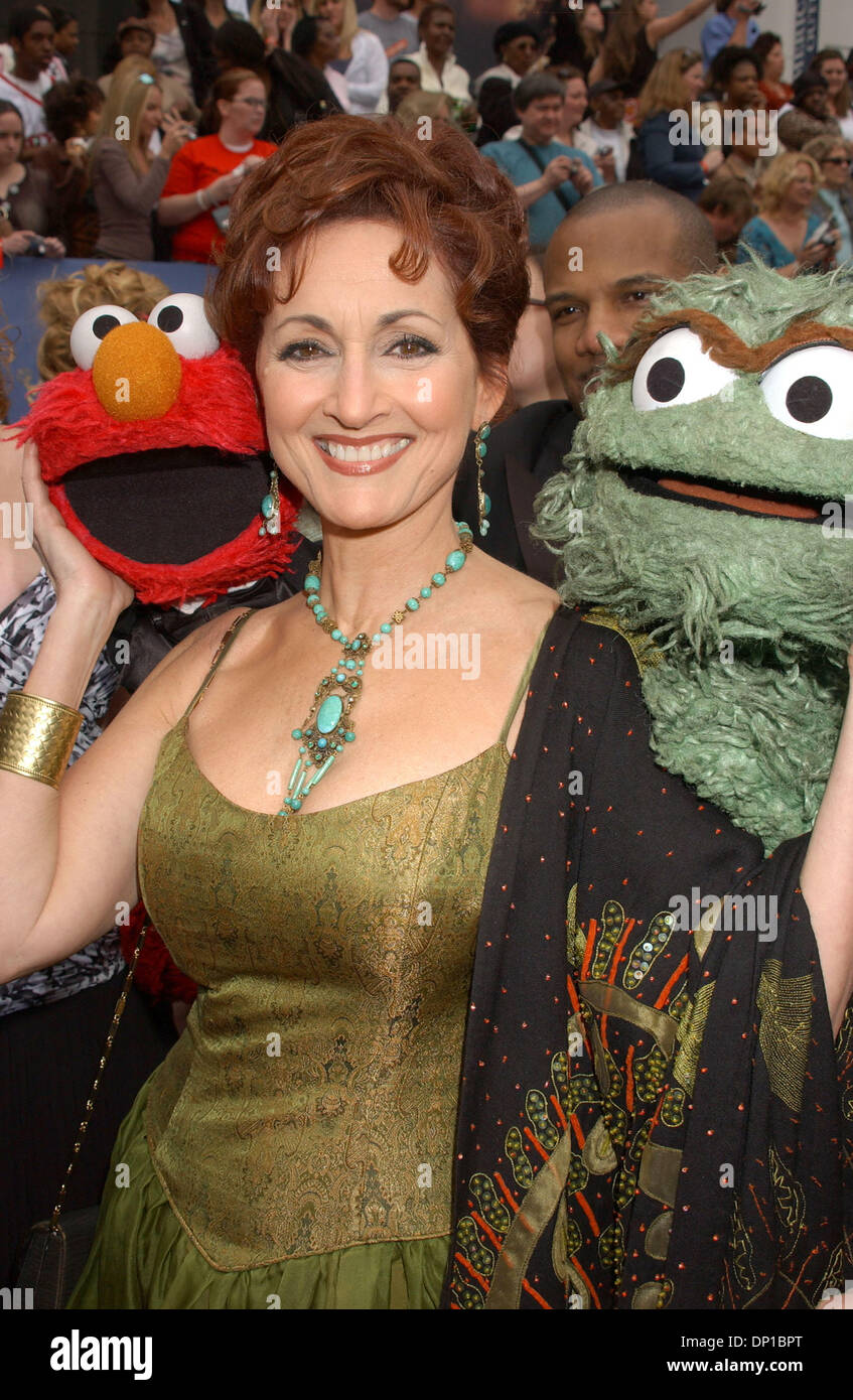 Oscar the grouch hi-res stock photography and images - Alamy