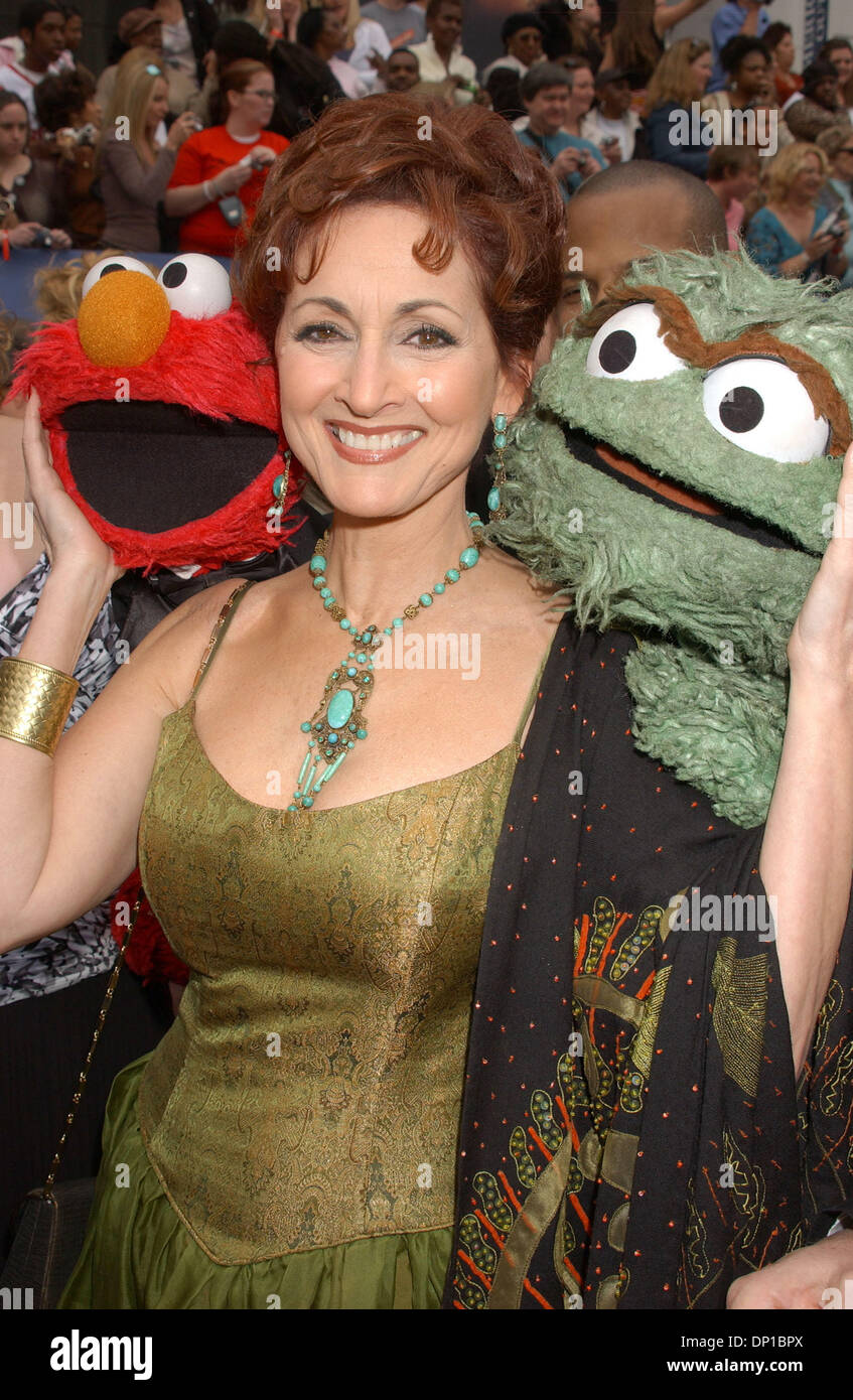 Oscar the grouch hi-res stock photography and images - Alamy