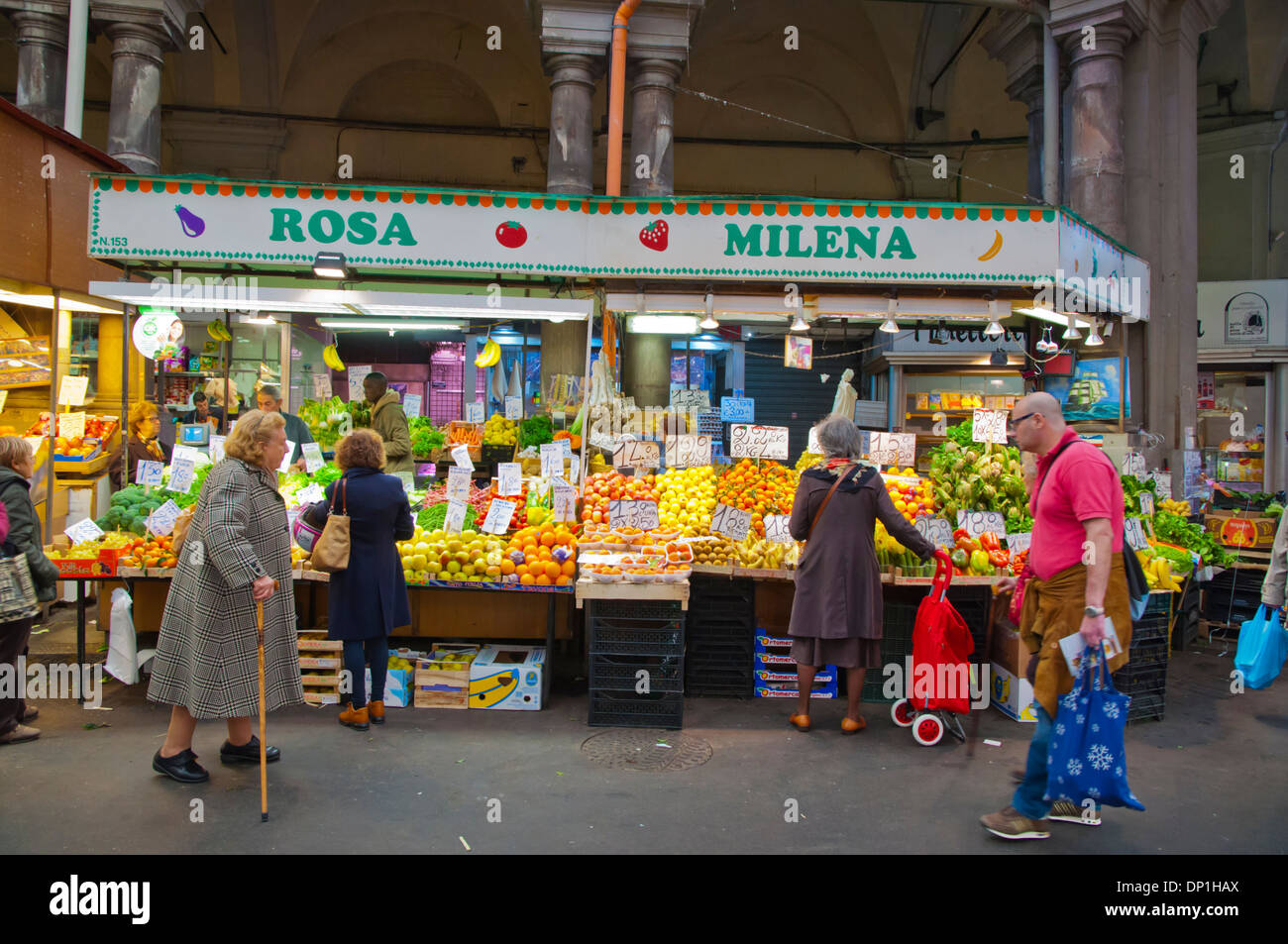 Genoa market hi-res stock photography and images - Alamy