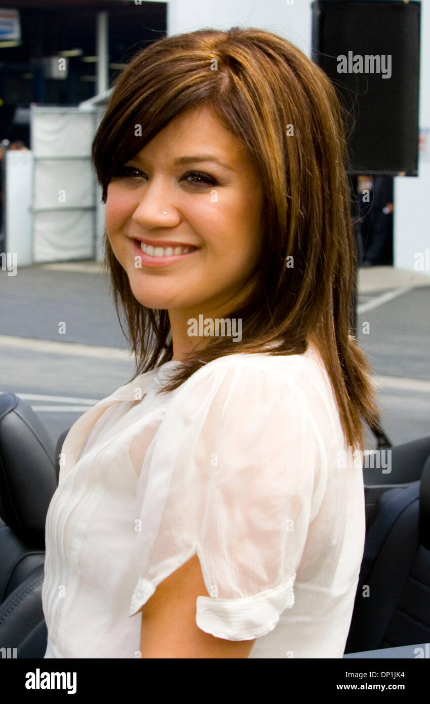 May 02, 2006; North Hills, CA, USA; Singer KELLY CLARKSON announces a ...