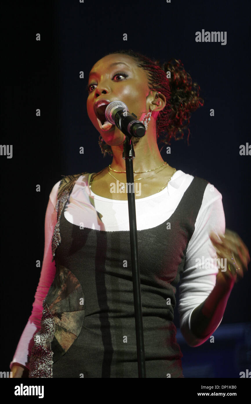 May 03, 2006; New York, NY, USA; Singer HEATHER HEADLEY performing at ...