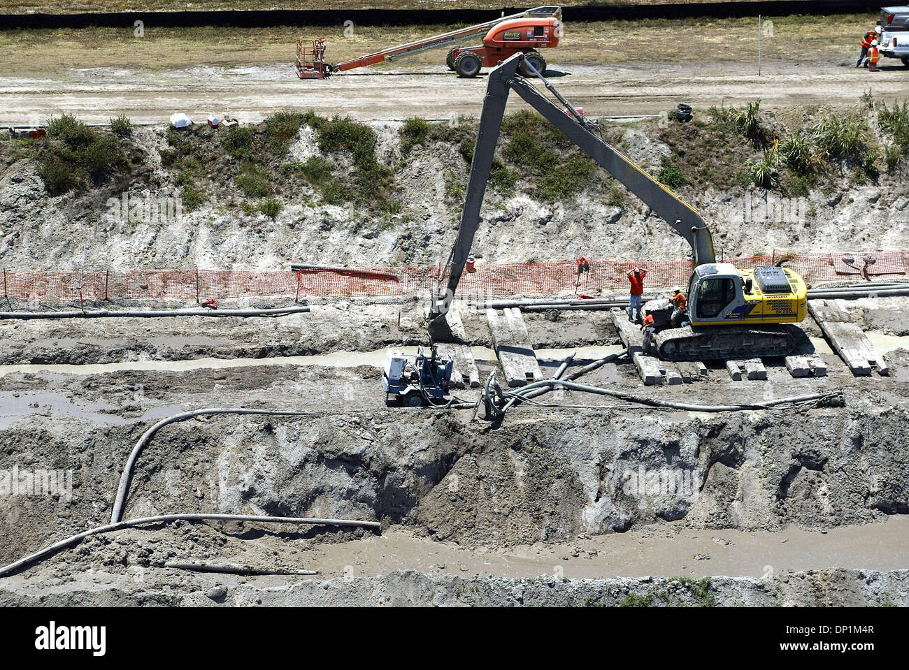 Strengthening dike hi-res stock photography and images - Alamy