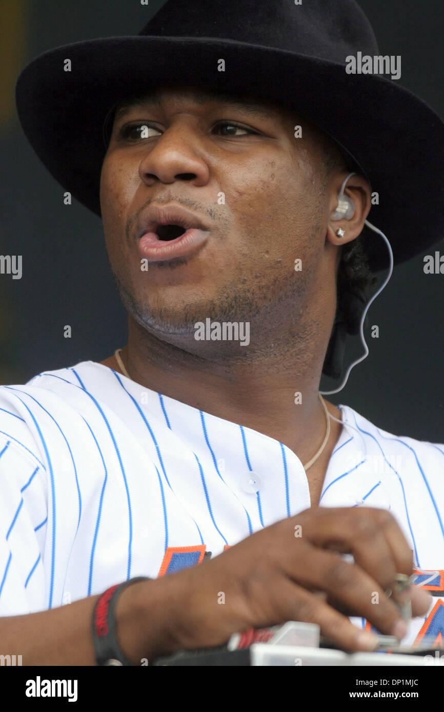 May 06, 2006; New Orleans, LA, USA; ROBERT RANDOLPH and The Family Band ...