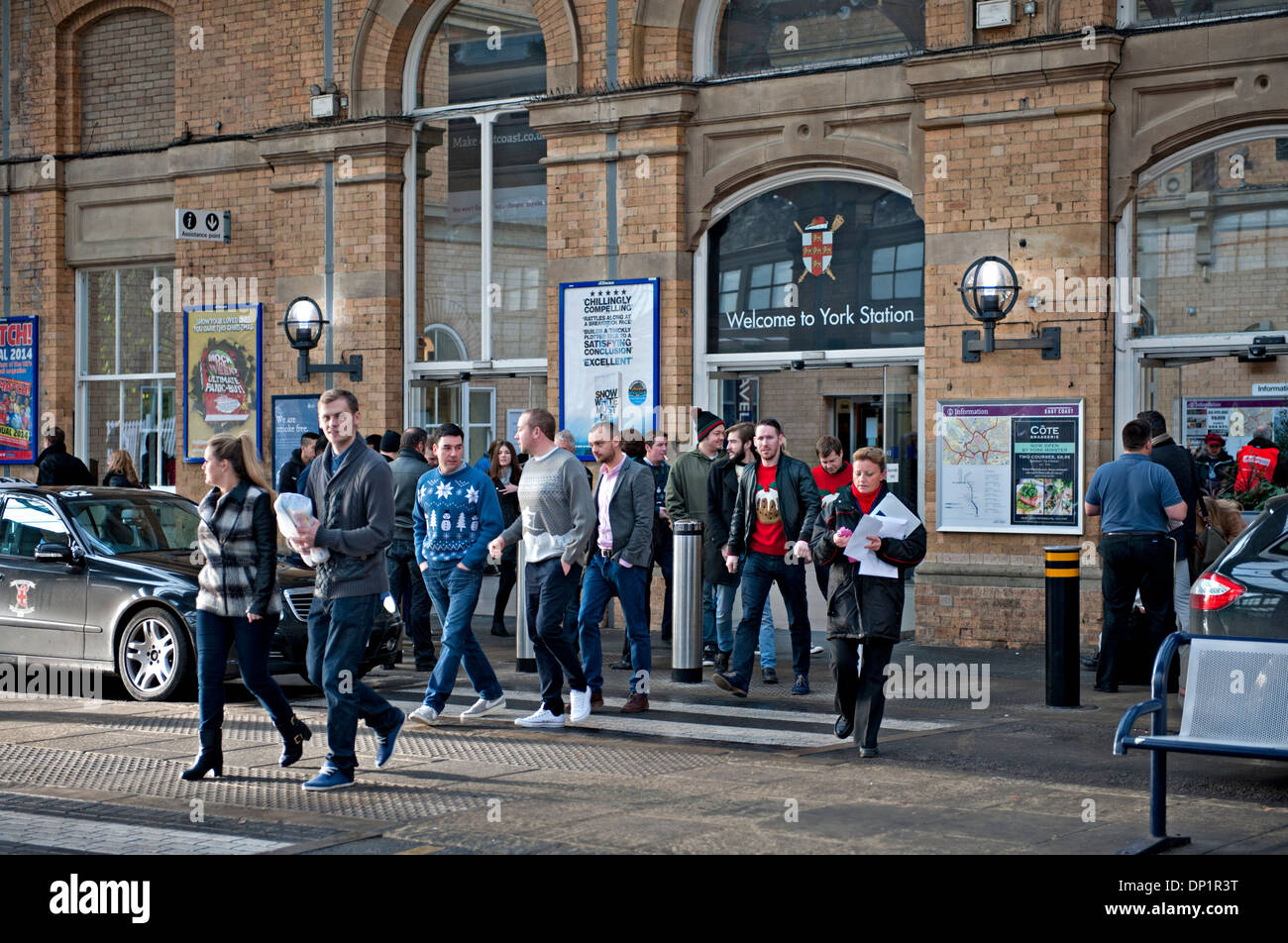 York station uk exterior hi-res stock photography and images - Alamy